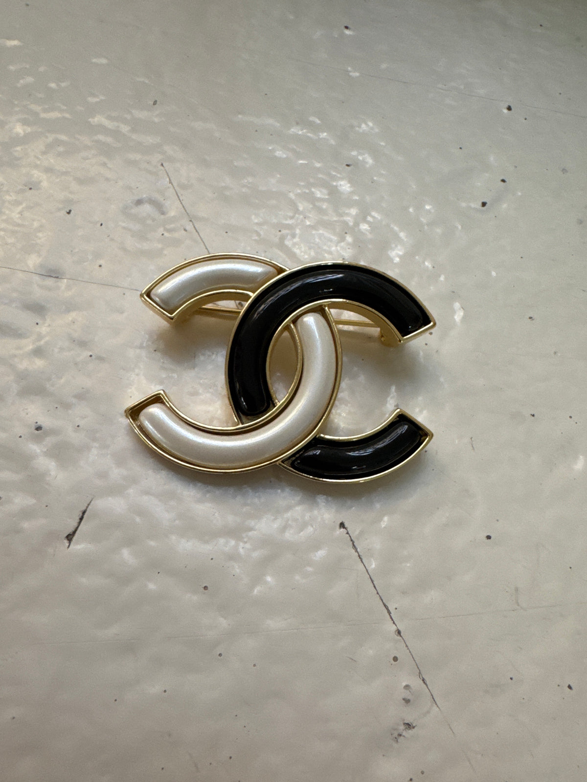 Pre order-Chaz Brooch – Thenestedfig